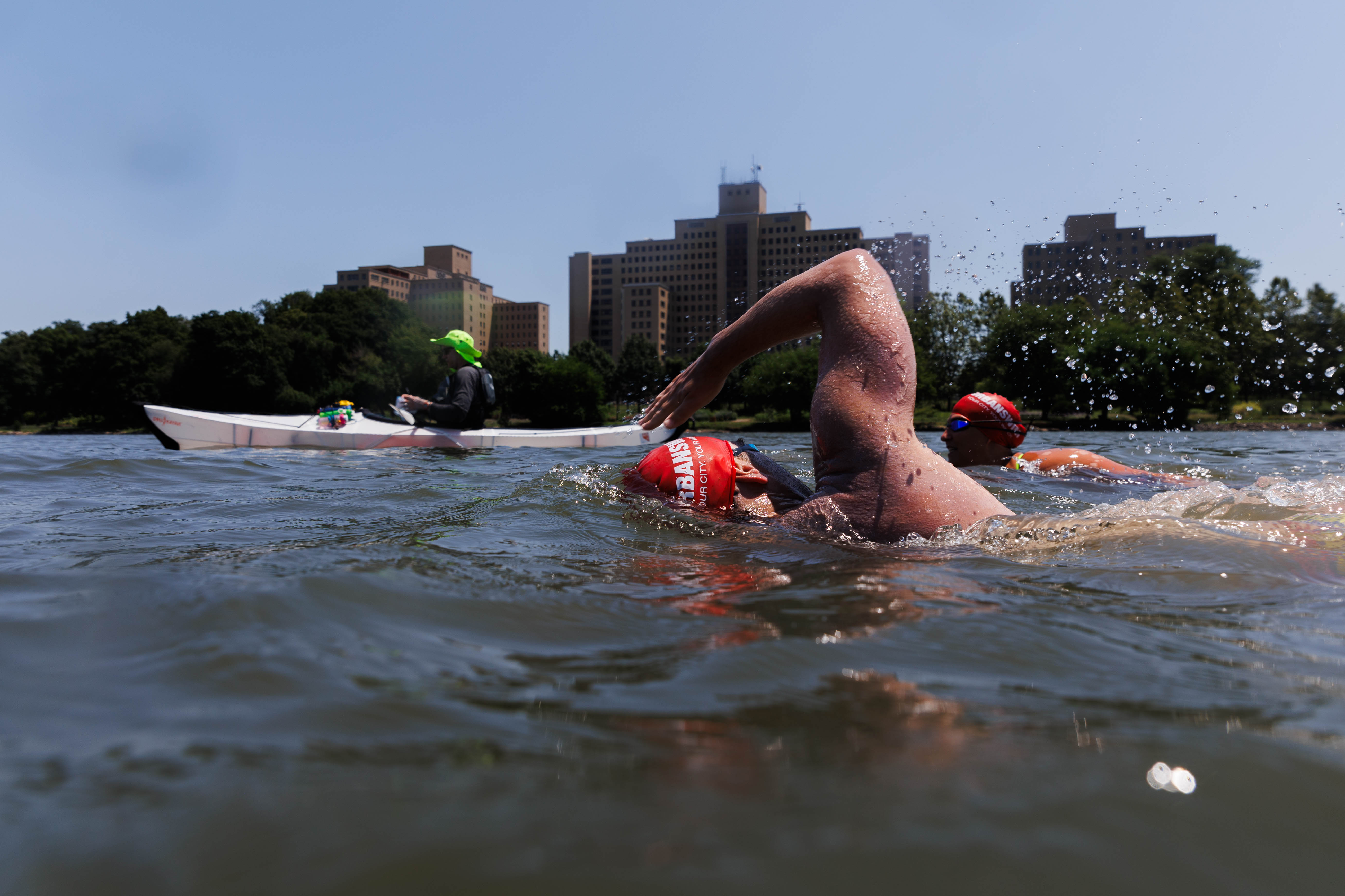 Our friend swims 28.5 miles around Manhattan - + POOL